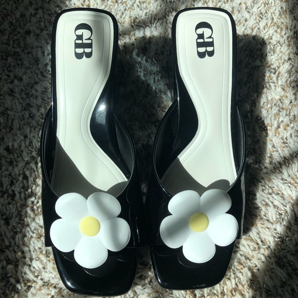 Gianni Bini | Shoes | Gianni Bono Womens Heels With Flower Decor Size ...